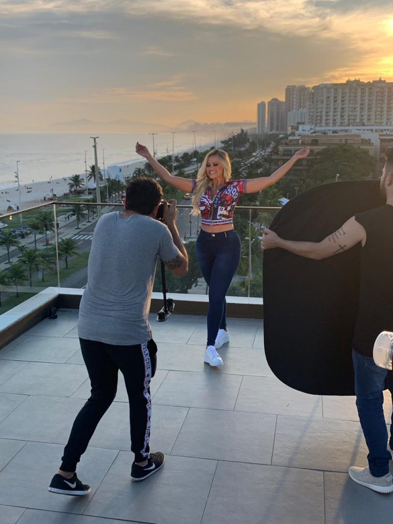 ELLEN ROCCHE: DE VOLTA À ETERNA ‘ESCOLINHA’ - Revista Ponto Jovem